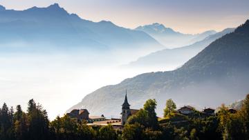 12 stations françaises et suisses – Domaine skiable au cœur des Alpes
